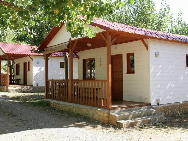 Bungalow Soigné Avec Terrasse Couverte - Campo