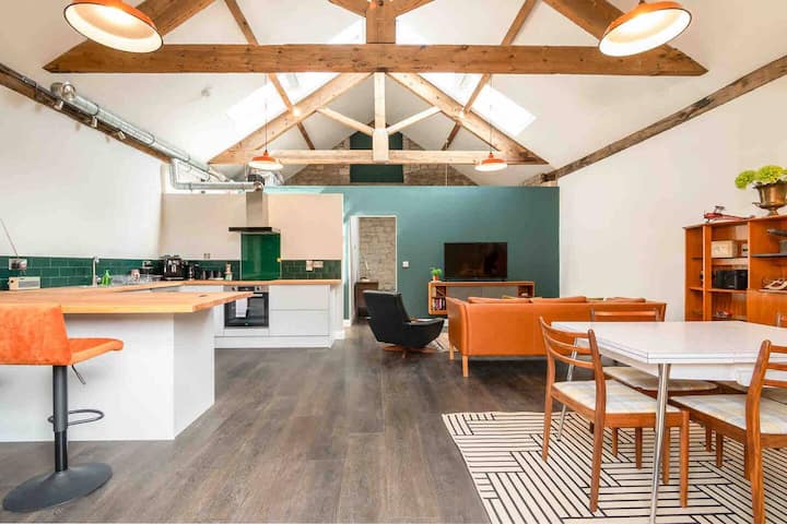 Historic Conversion, Private Parking - Near Bath - Bradford-on-Avon