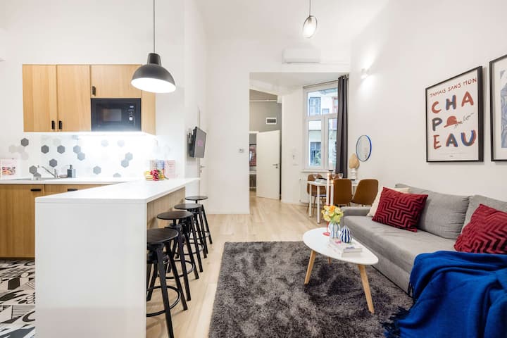 Walk To Opera & Basilica - Live Like A Local - Budapest