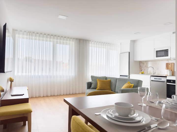Vibrant Porto Apartments 4 Bed Apartment - ポルトガル ポルト