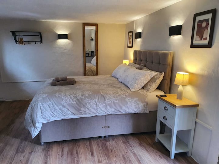 Deluxe Family Room With Private Ensuite And Shower - Gillingham