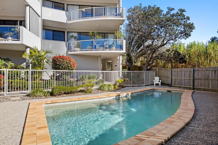 Pristine 2-bed Apartment With Pool And Balcony - Sunshine Coast