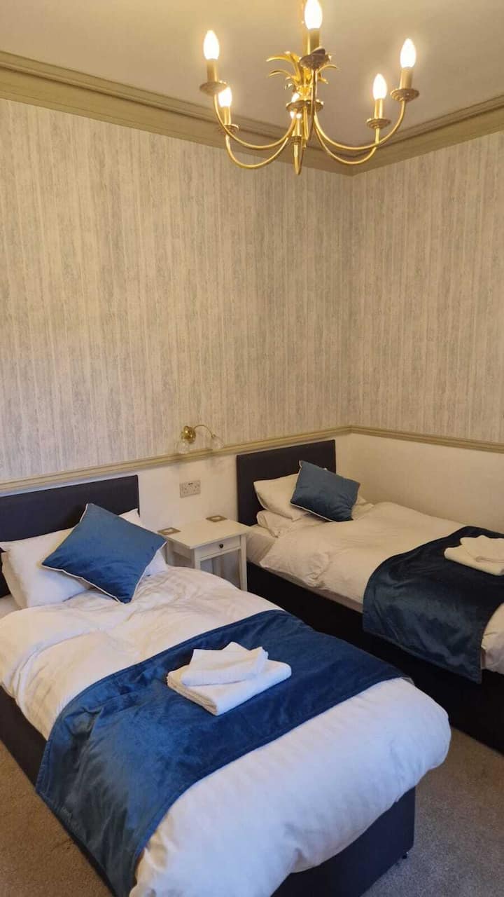Ground-twin Room-ensuite @The Abbotsford - Aberfoyle