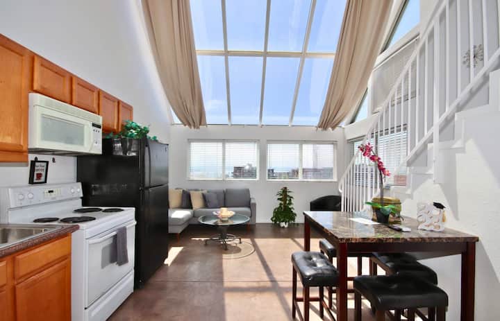 301 Amazing Sky Loft In Little Italy! - San Diego, CA