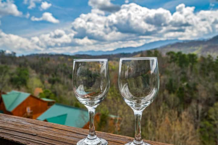 Million Dollar View-games, Hottub & Movie Theater! - Pigeon Forge, TN