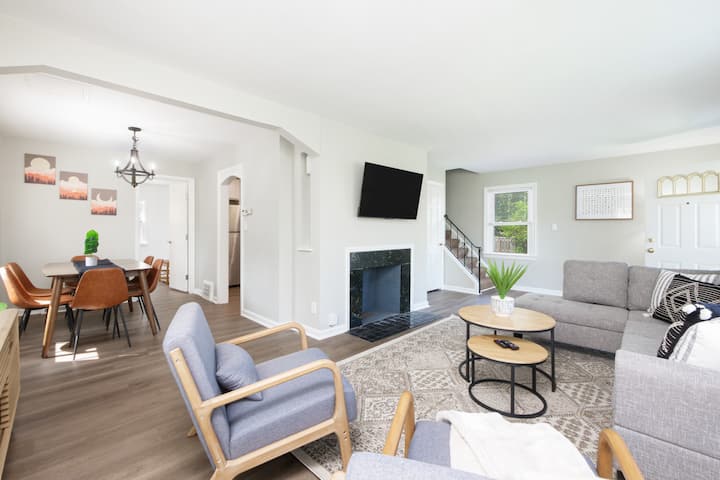 Modern 3br Home Next To Park, Office Space, & More - Shaker Heights, OH