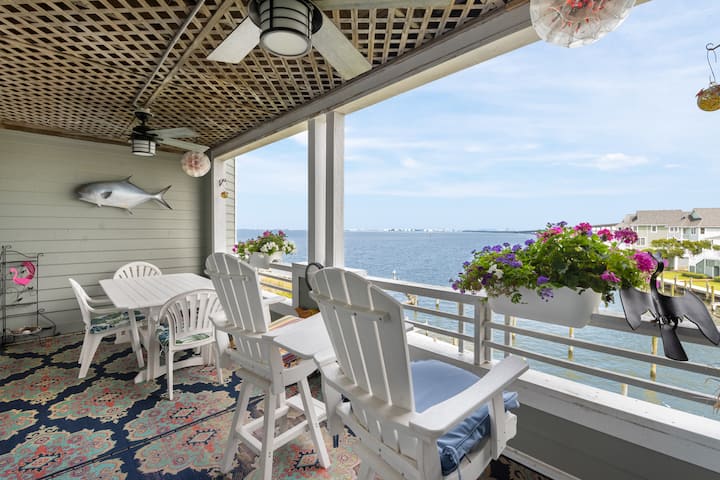 The Hook: Waterfront | Boat Slip | Shared Pool - Manteo, NC