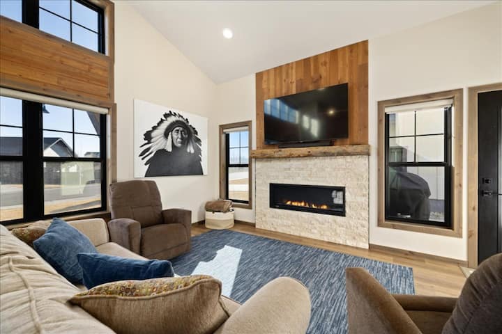 Mountain Breeze Bungalow - Red Lodge, MT