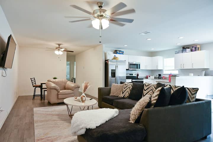 Sleeps 12+at&t Stadium+garage+backyard+6 Flags - Grand Prairie, TX