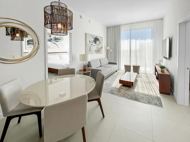 Always A Great Idea To Unwind! Pets,pool & Fitness - Hialeah, FL