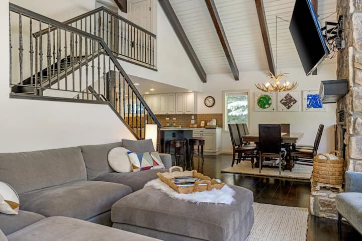 Refreshed Vail Home - Includes Village Ski Lockers - Vail, CO