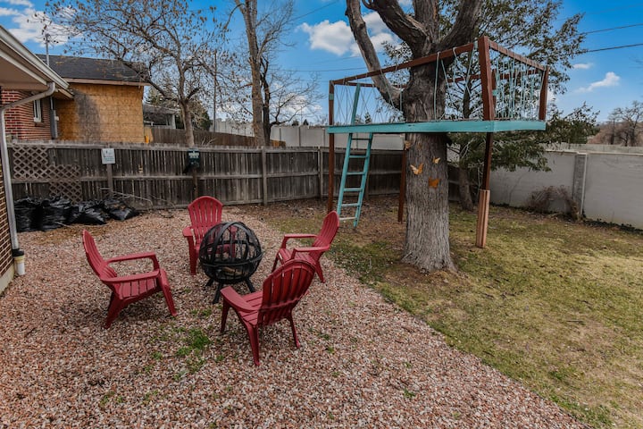 Enchanting Upper Unit With City Charm - Denver, CO