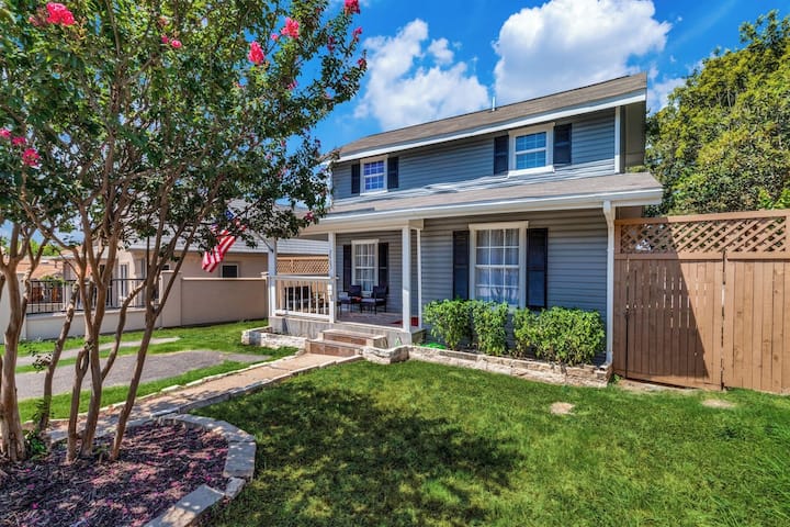 Stockyards-bbobs-4mins-graylee House.4-br-tcu Near - Fort Worth, TX