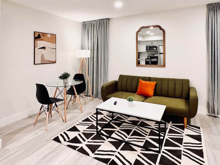 Lux 1br/1ba Condo With Master Suite Near Lv Strip - Las Vegas Harry Reid Airport (LAS)