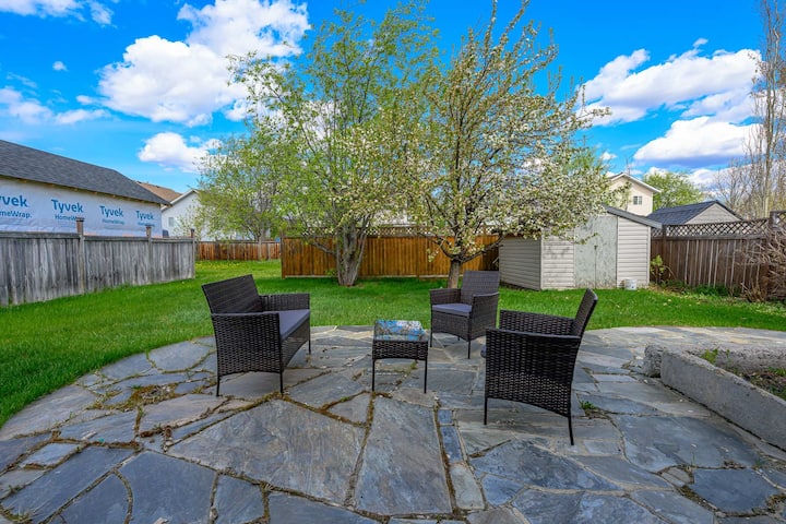 Budget Friendly | Wifi | Smart Tv | 2 Queen Beds - Grande Prairie