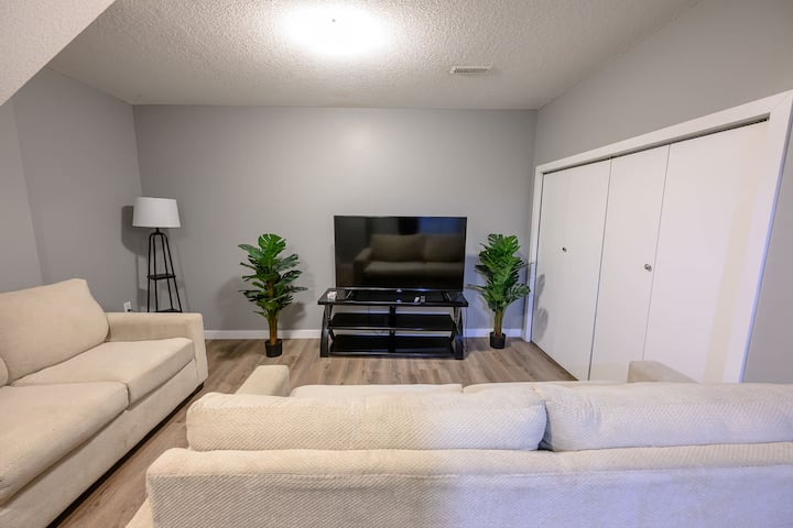 Budget Friendly | Wifi | Smart Tv | 2 Queen Beds - Grande Prairie