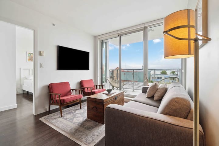 Modern 1-bed Condo | Mountain Views | 10 Mins > Dt - Vancouver