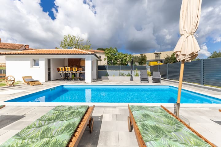 Villa Manda With Private Pool - Rovinj