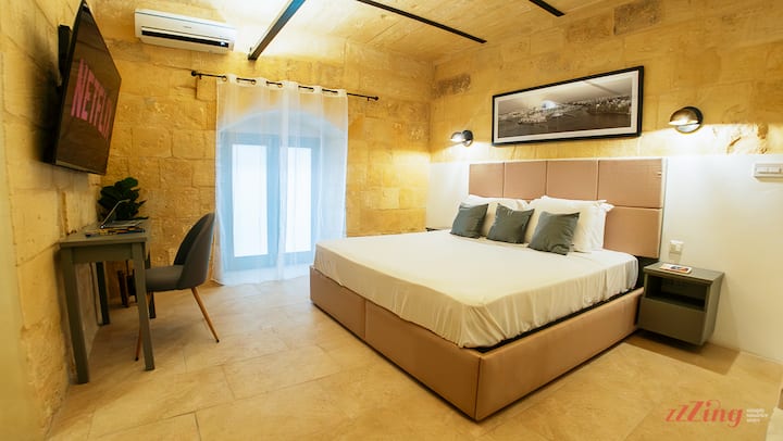 A Traditional Maltese Home In The Three Cities - Malta