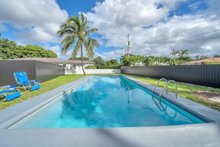 Biscayne Park | Cozy Renovated Duplex With Pool - Miami Gardens, FL
