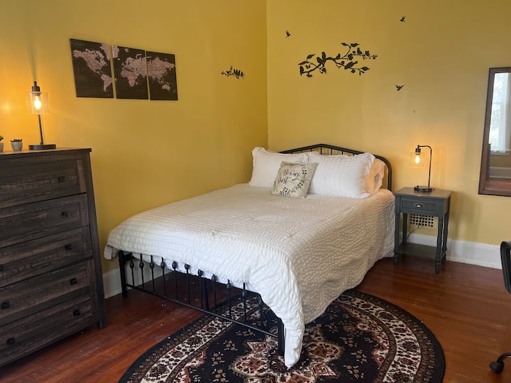 Terrace Room | Yale & Downtown New Haven Stay Ct - New Haven, CT