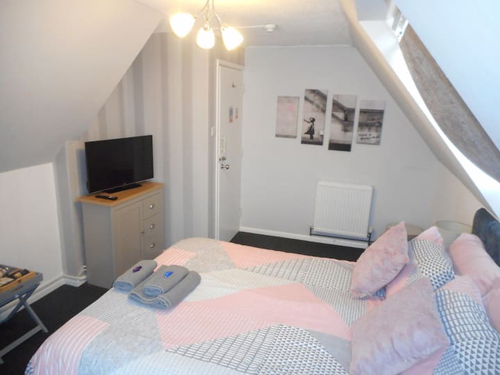 Double-separate Bathroom-top Floor - Weymouth