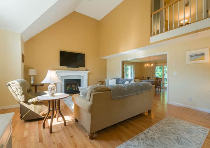 Dog-friendly Cape Home With Fire Pit - Falmouth, MA