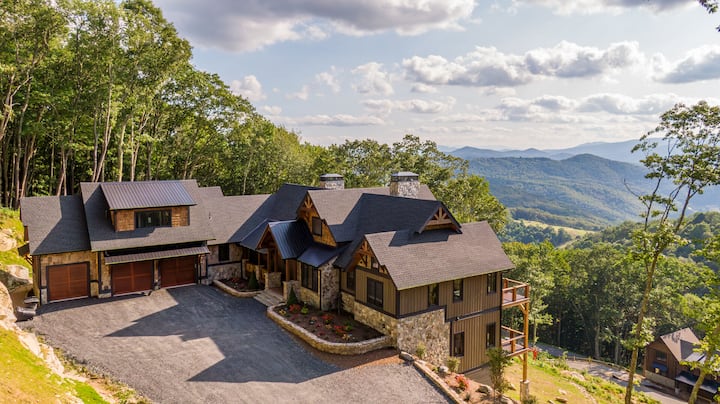 Up And Away At Eagles Nest - Luxury Home, Hot Tub, - Sugar Mountain, NC