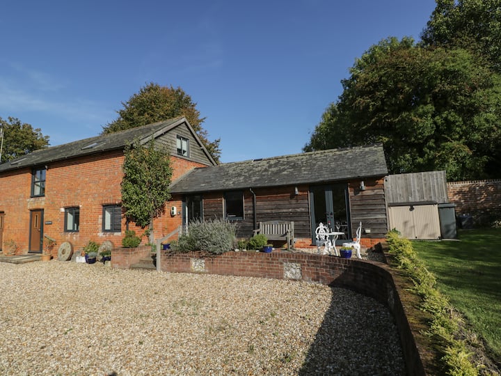 The Dunnit@manor Farm - Amesbury