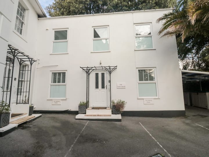 The White House - Torquay