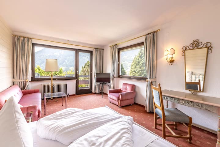 Dreibettzimmer Mit Badewanne Und Balkon - Vorarlberg