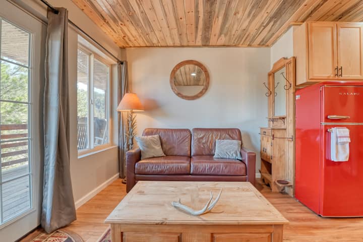 Fox Den Cozy Mountain Apt In Gmf - Green Mountain Falls, CO