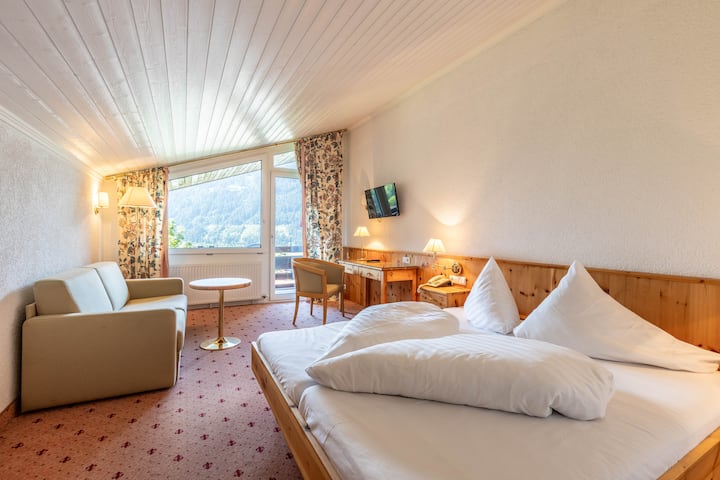 Vierbettzimmer Mit Badewanne Und Balkon - Schruns