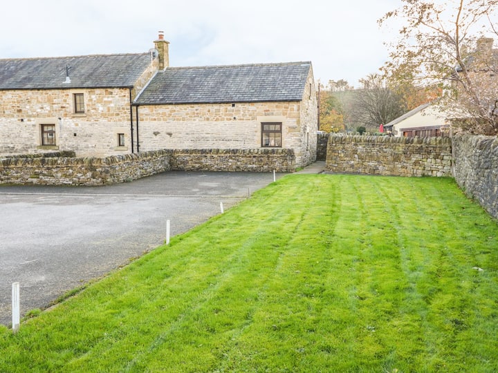 Old Hall Barn - 캐슬턴