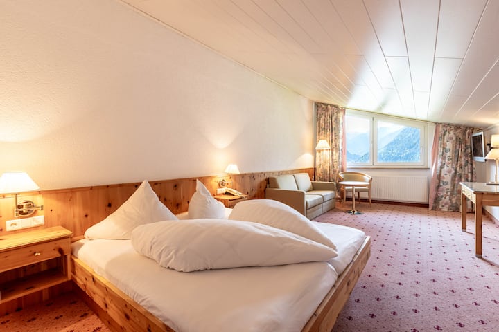 Vierbettzimmer Mit Badewanne Und Bergblick - Schruns