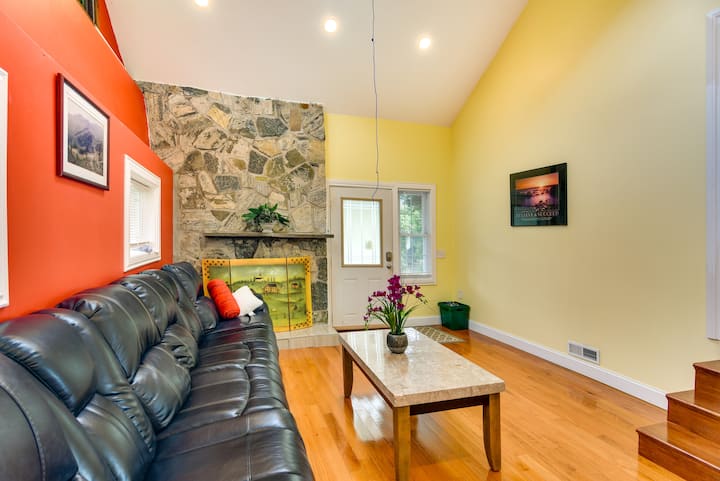 Massachusetts Vacation Rental: 5 Mi To Fall River - Bristol, RI