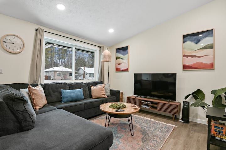 Upscale Rockwood Boho Townhouse - Spokane, WA