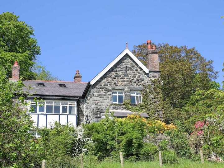 Ty'n Y Cae - North Wales