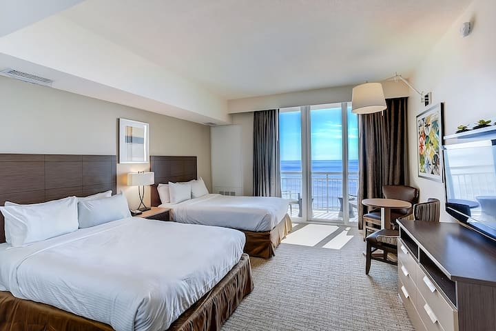 Oceanfront Delight! Swimming Pool, Kitchen! - Virginia Beach, VA