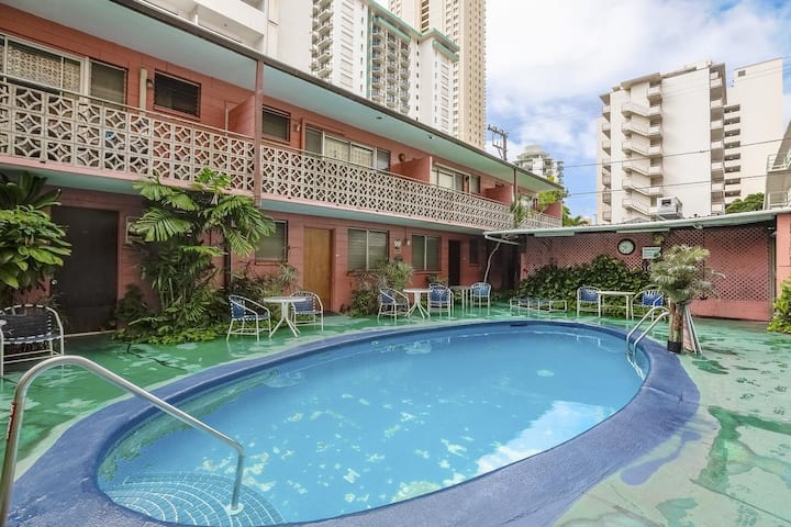 You Found It! Pool Near La Playita! Pets Allowed! - Honolulu, HI