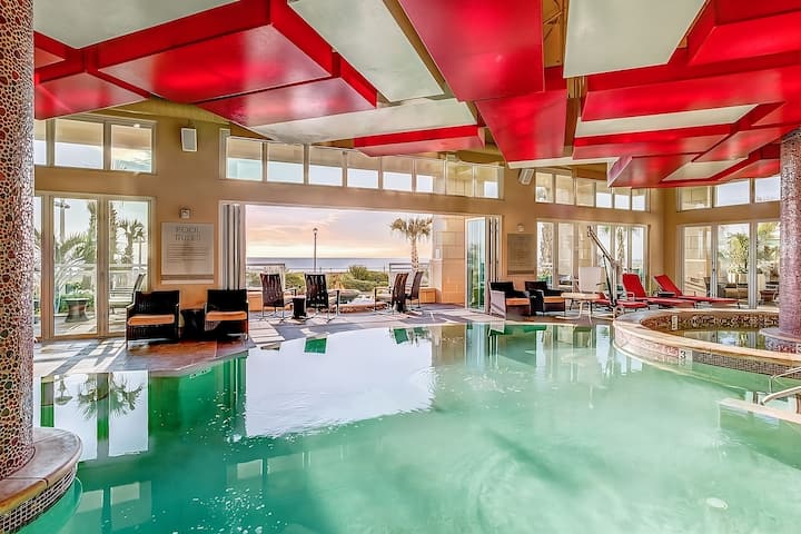 Sun-kissed Sands! Full Kitchen, Swimming Pool! - Virginia Beach, VA