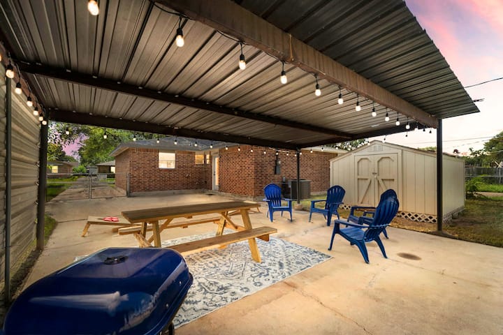 Modern Retreat: Walk To Beach, Arcade & Bbq Patio - Seabrook, TX