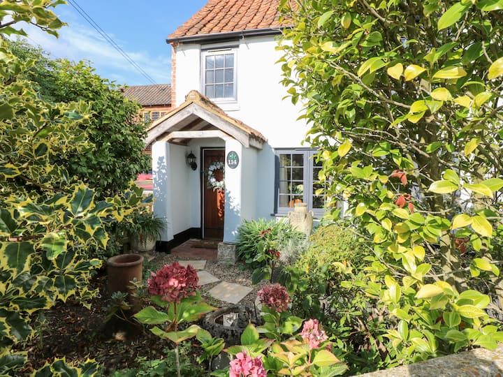 Hollyhedge Cottage - Holt