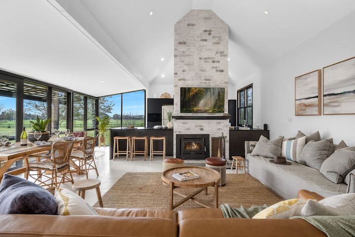 The Lodge - Historic Getaway In A Prime - Nowra