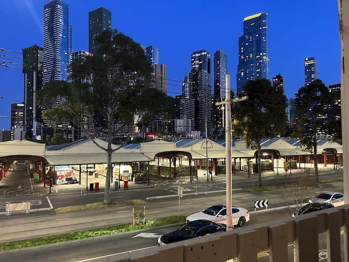 Groups Welcome! City Views. Vic Mkts. Tram @ Door. - Melbourne