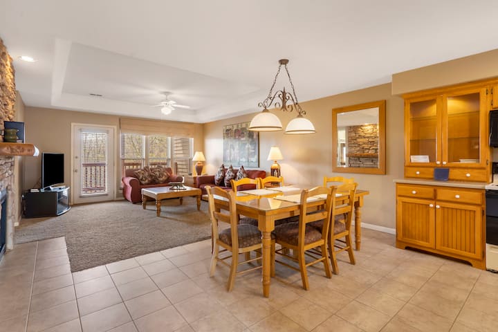 Rest And Relax! Condo With Jetted Tub And Balcony - Branson West, MO