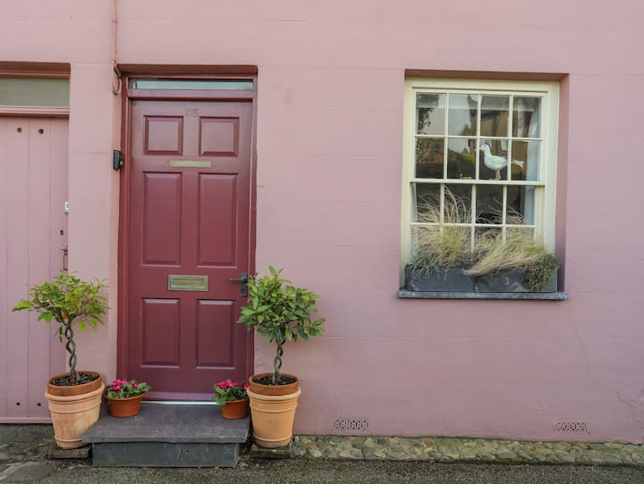 Seagull Cottage - National Trust - Penrhyn Castle & Garden
