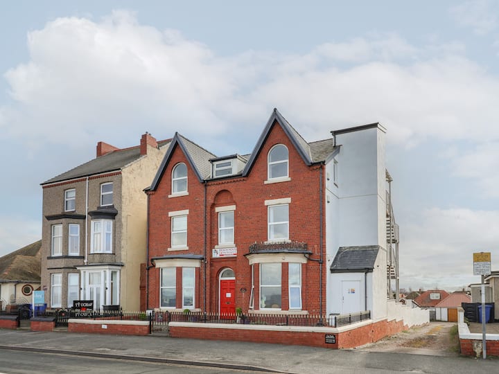 Ty Canol - Rhyl
