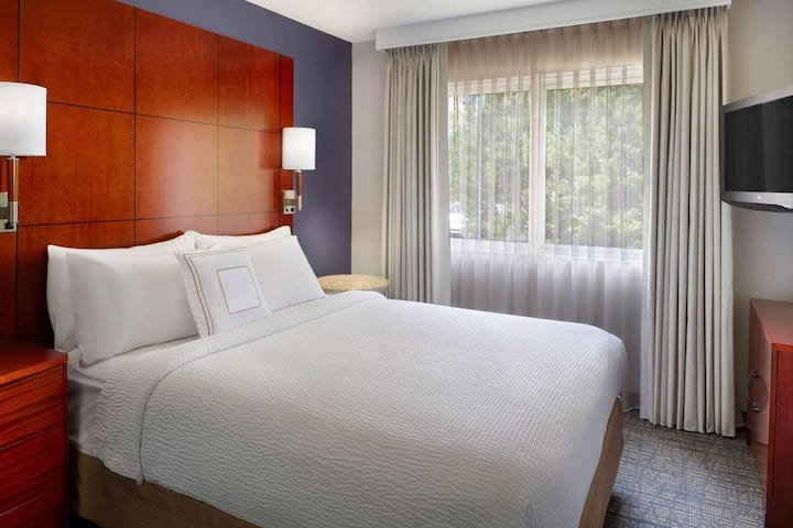 Your Relaxing Getaway Awaits! Free Breakfast - Roswell, GA