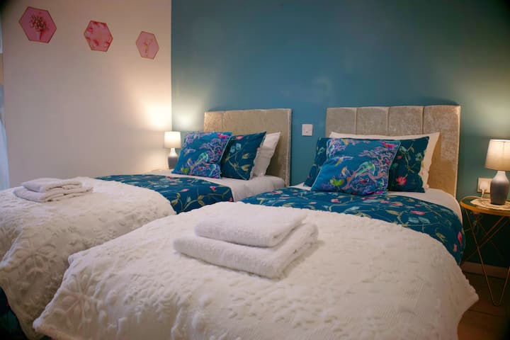 Twin Room- Garden View - Banbury